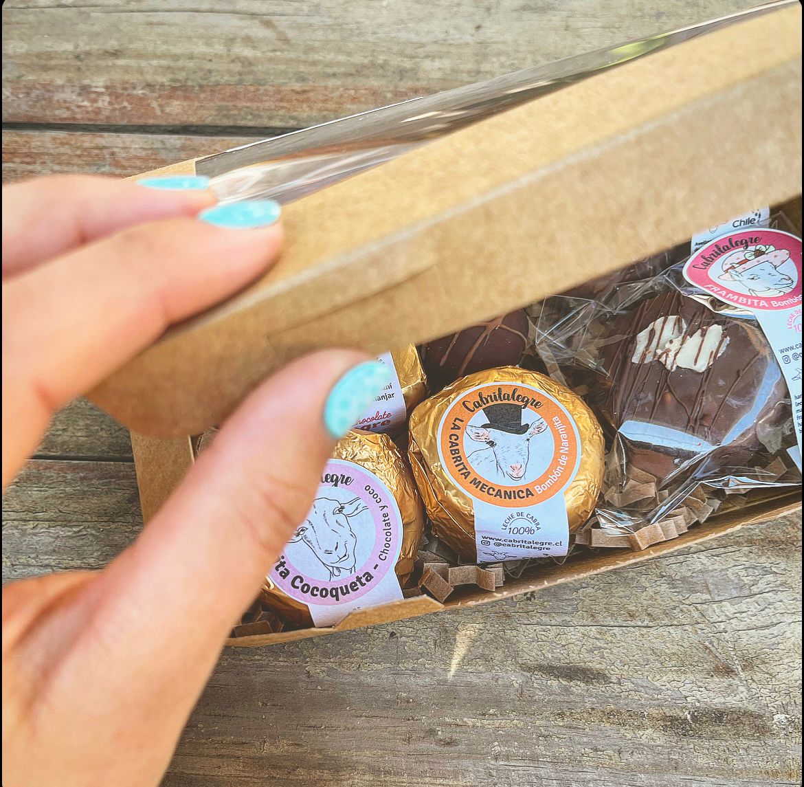 CAJA MIX CHOCOLATE PEQUEÑA – Cabrita Alegre